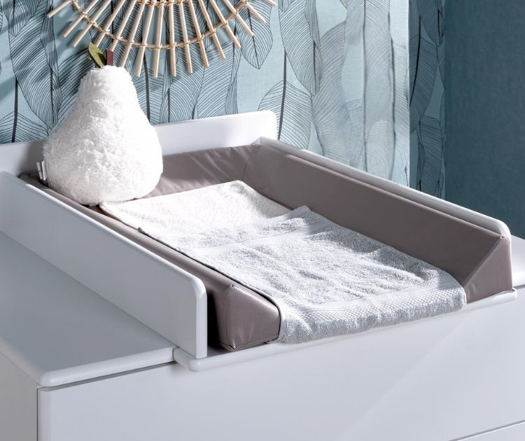 Quelle dimension de table à langer choisir pour la sécurité du bébé
